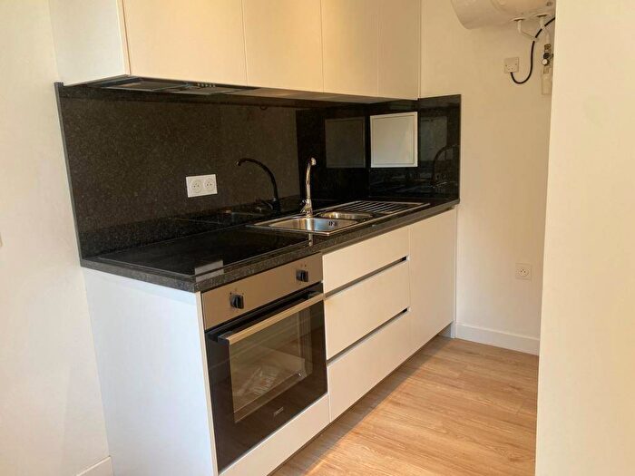 Appartement à louer - Chantiers, Versailles - 1 pièce