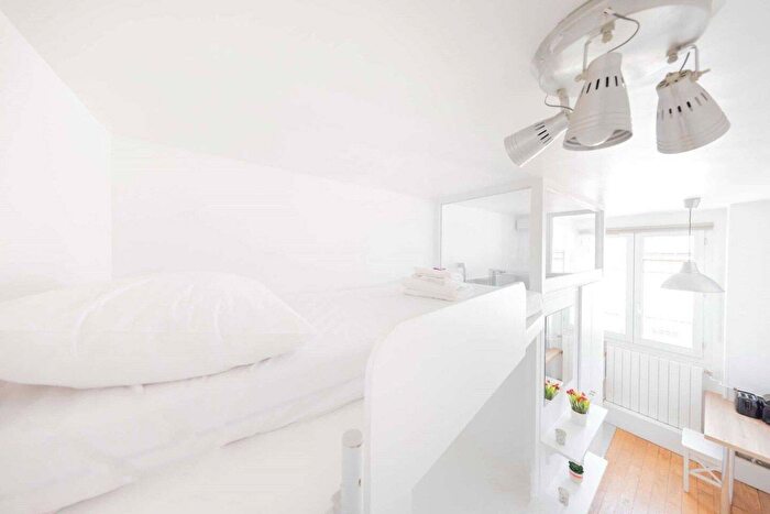 Appartement à louer - Chaillot, Paris ème arrondissement - 1 pièce