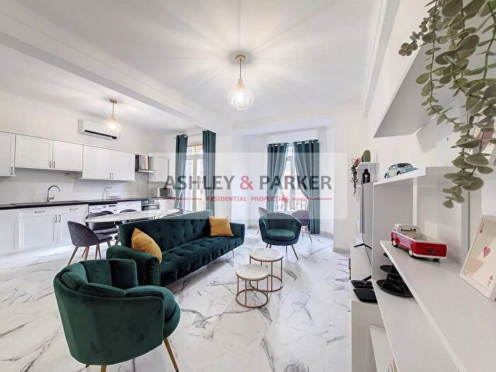 Nice, Acropolis, République : Appartement 4 pièces à louer