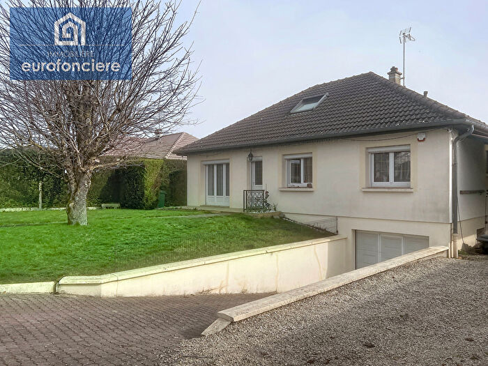 Maison à louer - Sainte-Maure - 6 pièces - 4 chambres