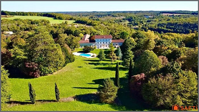 Maison à vendre - Angoulême, Saint-Ausone, Saint-Martin - 18 pièces - 10 chambres