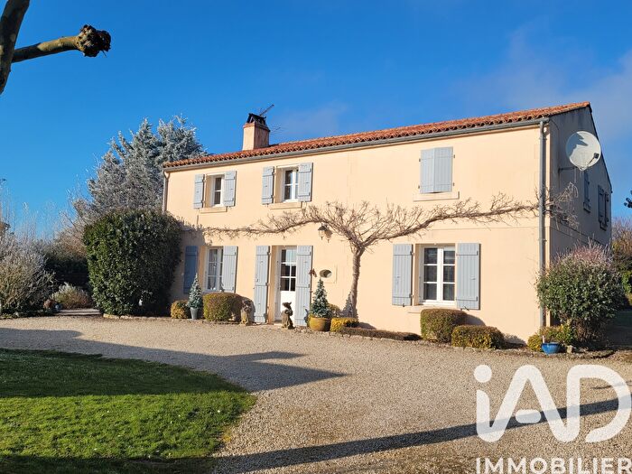 Maison à vendre - Nieul-sur-lAutise - 9 pièces - 5 chambres