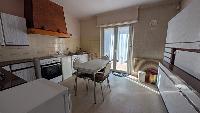 Maisons à vendre et appartements à louer - 3