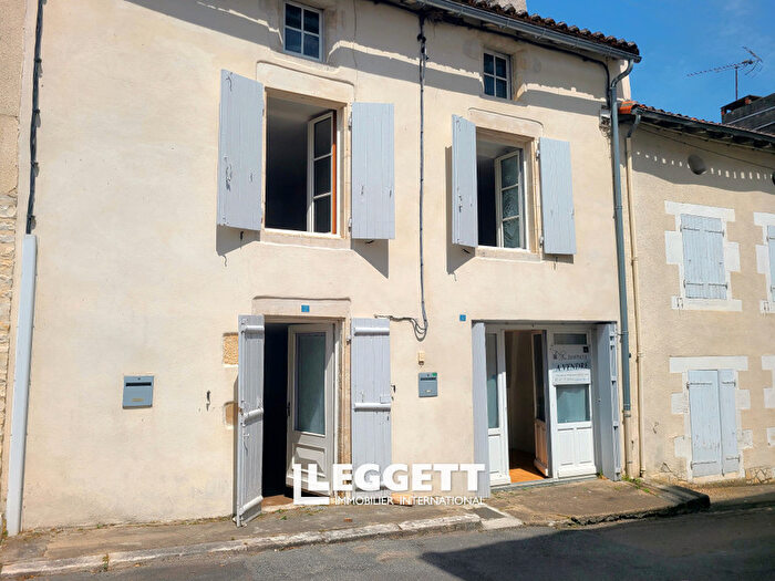 Maison à vendre - Champagne-Mouton - 6 pièces - 6 chambres