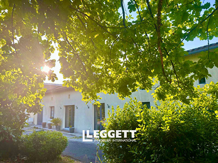 Barbezieux-Saint-Hilaire : Maison 8 pièces à vendre