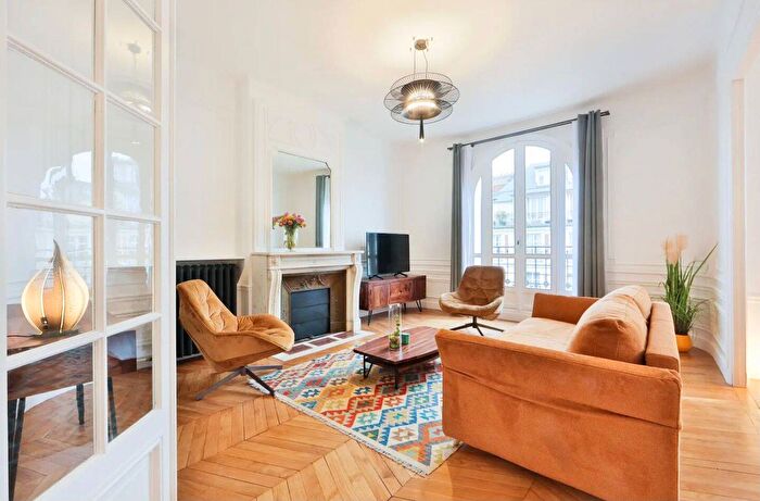 Appartement à louer - Gros Caillou, Paris ème arrondissement - 5 pièces - 3 chambres