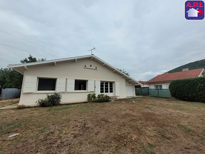 Saint-Paul-de-Jarrat : Maison 4 pièces à louer