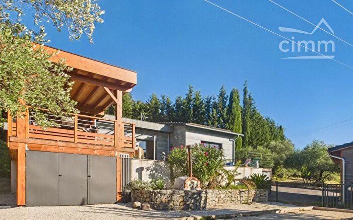 Maison 7 pièces à Les Vans, à vendre