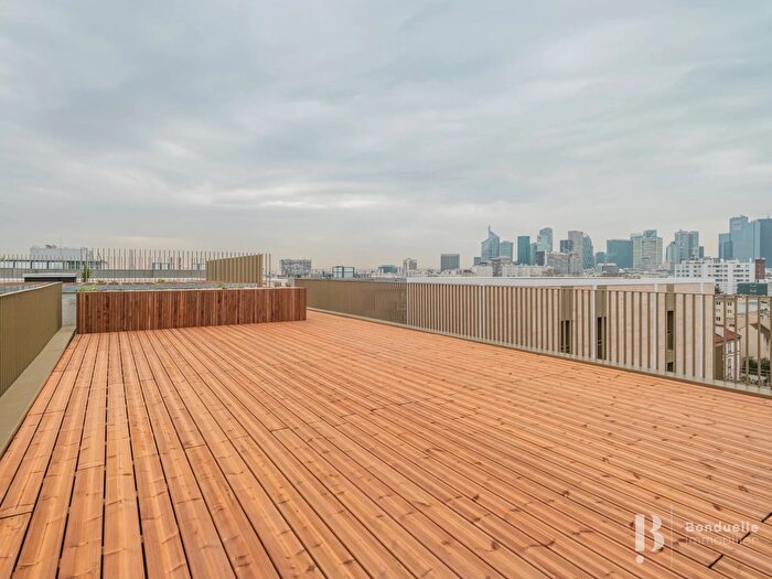 Appartement à louer - Courbevoie, Marceau République - 4 pièces - 3 chambres