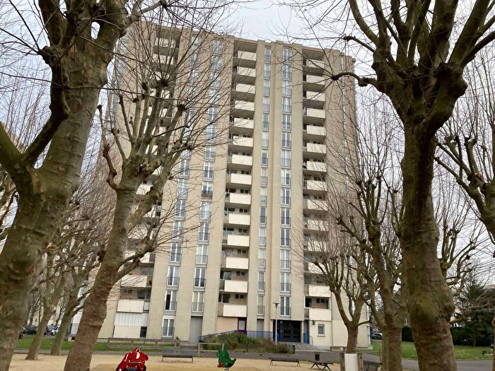 Appartement à louer - Lallier P Hochart, LHaÿ-les-Roses - 4 pièces - 2 chambres