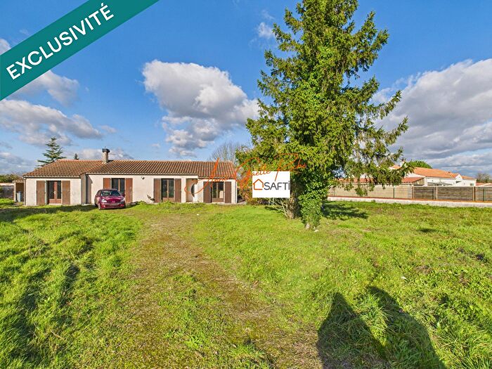 Maison à vendre - Tonnay-Boutonne - 5 pièces - 3 chambres