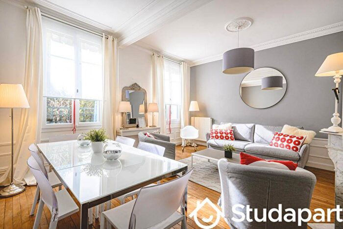 Appartement à louer - Centre Ville, Reims - 4 pièces - 2 chambres