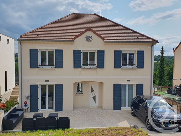 Maison 5 pièces à Crécy-la-Chapelle, à vendre
