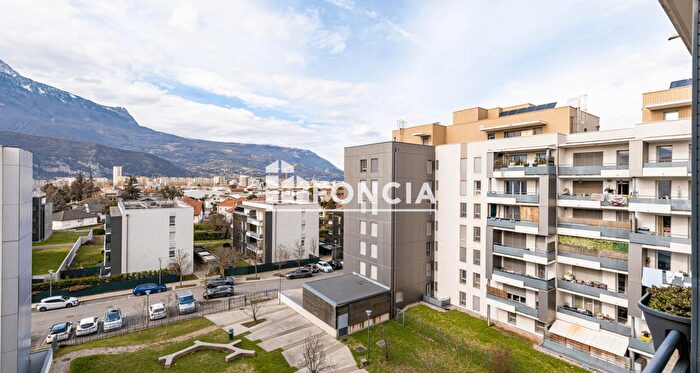 Échirolles, Village, La Commanderie : Appartement 3 pièces à vendre