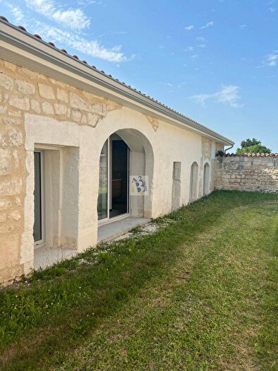 Maison 4 pièces à Trois-Palis, à louer