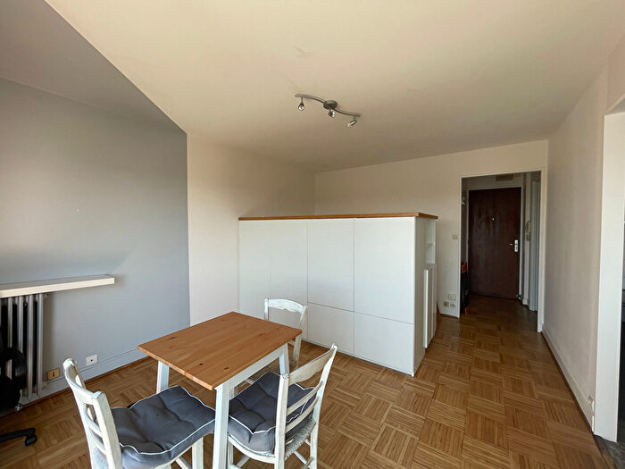 Appartement à louer - Quartiers Centre, Thabor, Oberthür - 1 pièce