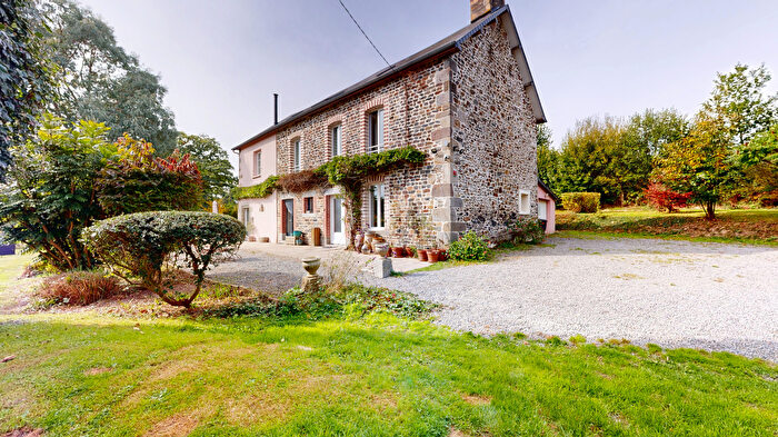 Maison à vendre - Saint-Georges-de-Livoye - 7 pièces - 5 chambres