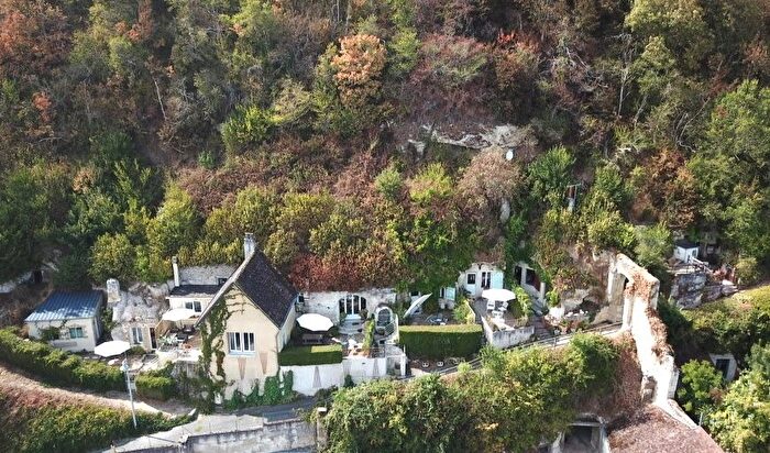Maison 12 pièces à vendre - Les Roches-l'Évêque