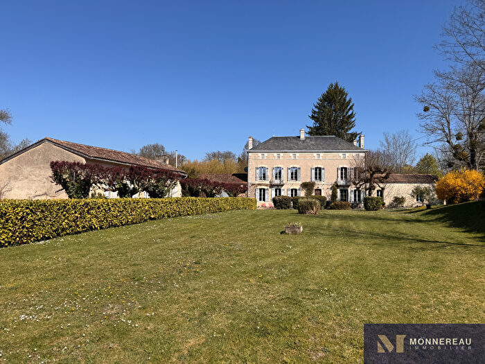 Montguyon - Maison 7 pièces à vendre