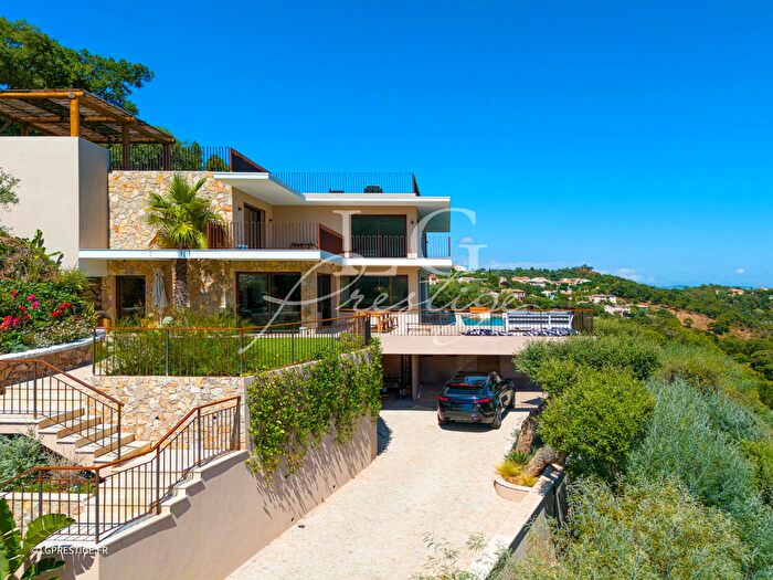 Maison à vendre - Fréjus, Saint-Jean - 10 pièces - 5 chambres