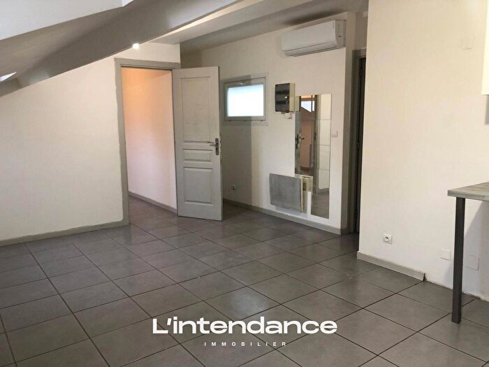 Appartement à louer - Gambetta, Hyères - 2 pièces - 1 chambre