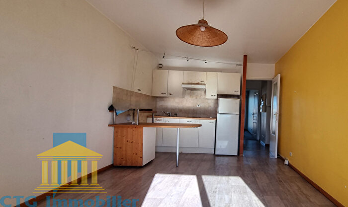 Appartement à vendre - Marseille e , Saint-Pierre - 2 pièces - 1 chambre