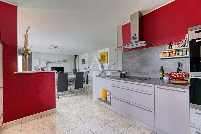 Maisons à vendre et appartements à louer - 1