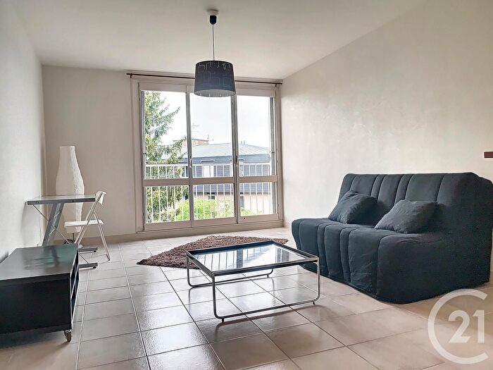Saint-Julien-les-Villas - Appartement 1 pièce à louer
