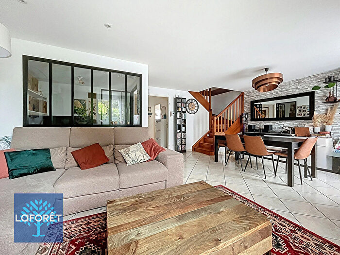 Maison à vendre - Champs-sur-Marne, Centre-ville - 5 pièces - 4 chambres