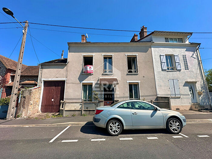 Maison 6 pièces à Saint-Pierre-lès-Nemours, à vendre