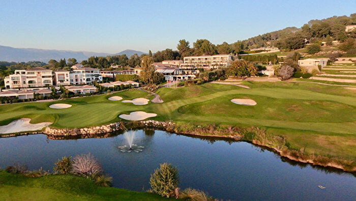 Maison à vendre - Mougins, Saint-Martin, Jylloue - 8 pièces - 5 chambres