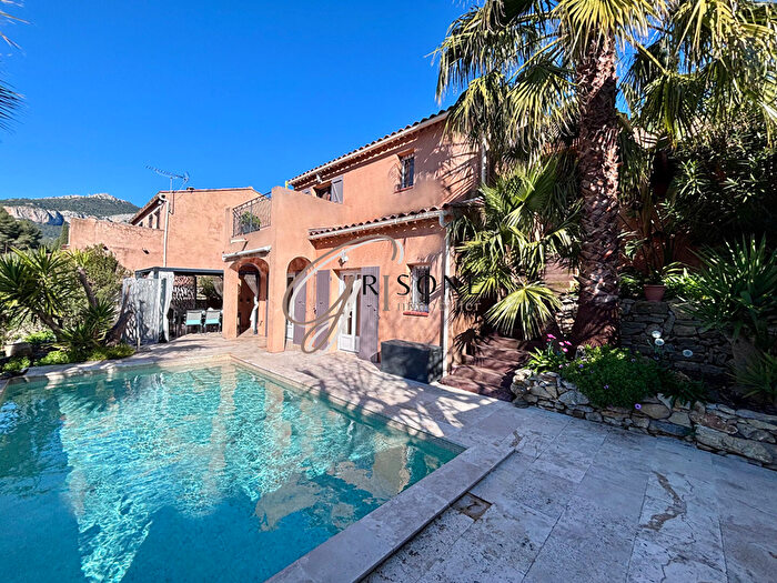 Maison à vendre - Le Revest-les-Eaux - 6 pièces - 4 chambres