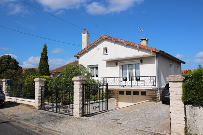 Maison à vendre - Naintré - 5 pièces - 2 chambres