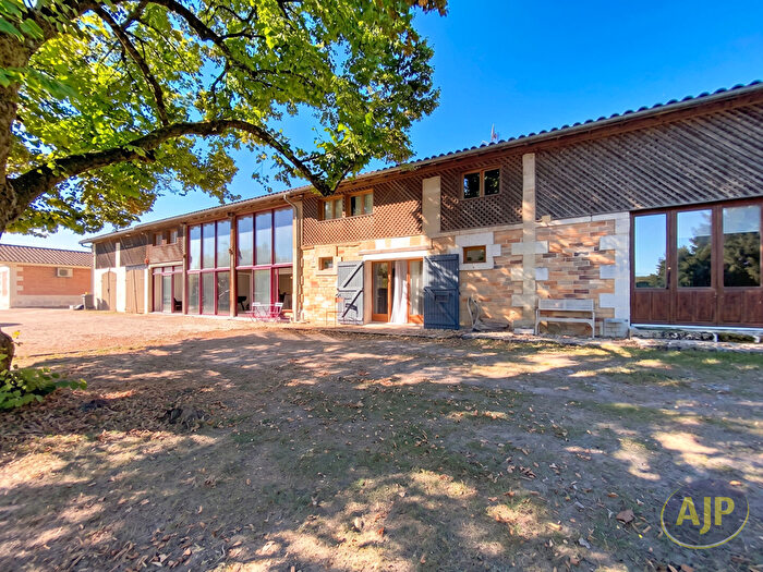 Moulis-en-Médoc : Maison 8 pièces à vendre