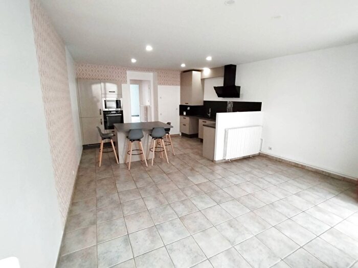 Maison à louer - Pontivy - 5 pièces - 3 chambres