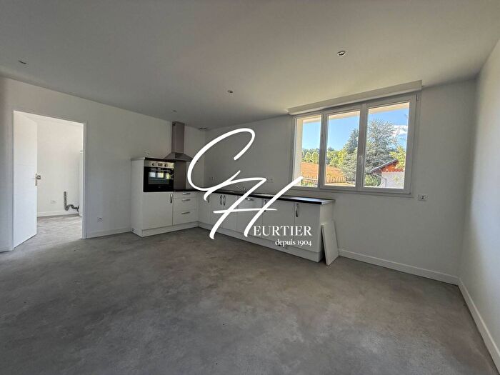 Appartement à louer - Herbeys - 4 pièces - 3 chambres