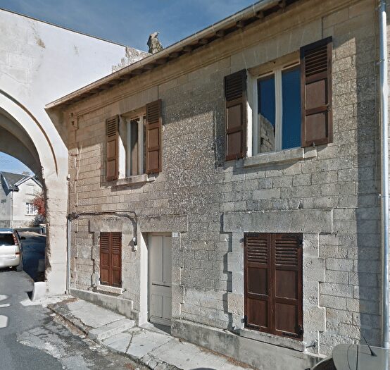 Coucy-le-Château-Auffrique : Appartement 2 pièces à louer