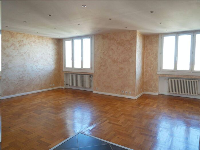 Métro Cuire, Caluire-et-Cuire : Appartement 3 pièces à louer