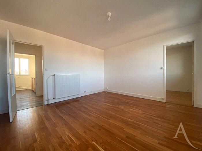 Appartement à louer - Couronne Centrale, Bourges - 3 pièces - 2 chambres