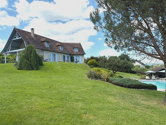 Maison à vendre - Ussac - 7 pièces - 6 chambres