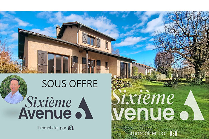 Maison à vendre - Saint-Priest, Village - 5 pièces - 4 chambres