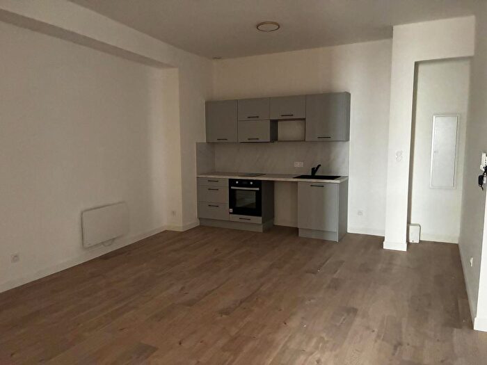Appartement 3 pièces à Nîmes, Ecusson, Arènes, à louer