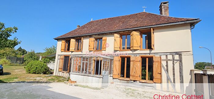 Villy-le-Maréchal : Maison 9 pièces à vendre