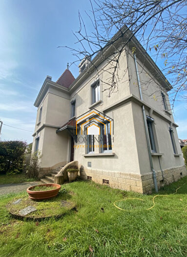 Maison à vendre - La Tour-du-Pin - 8 pièces - 6 chambres