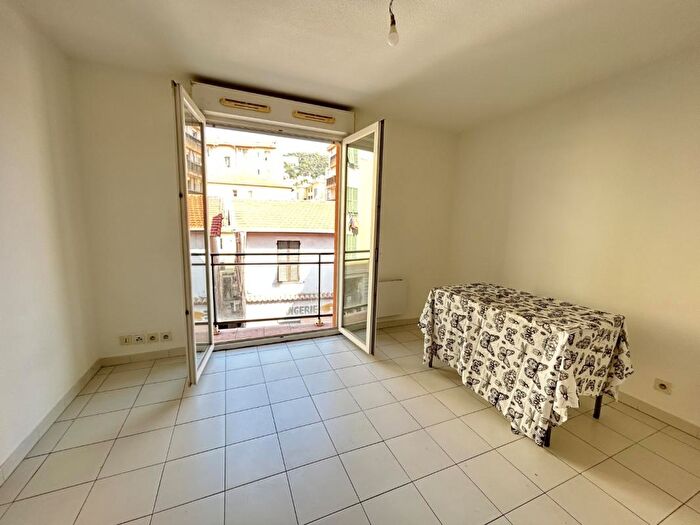 Nice, Saint-Roch : Appartement 1 pièce à louer