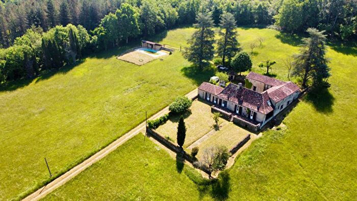 Maison à vendre - Le Buisson-de-Cadouin - 9 pièces - 7 chambres