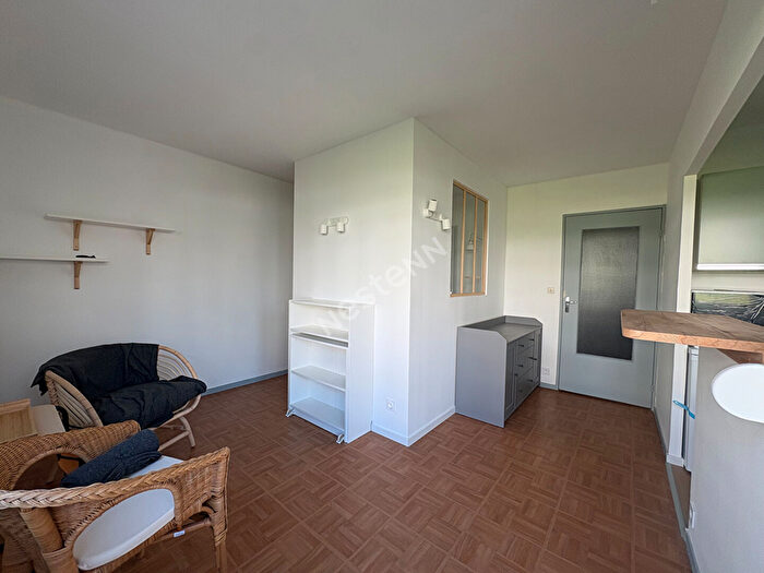 Appartement à louer - Quartiers Ouest, Bourg lEvesque - 1 pièce