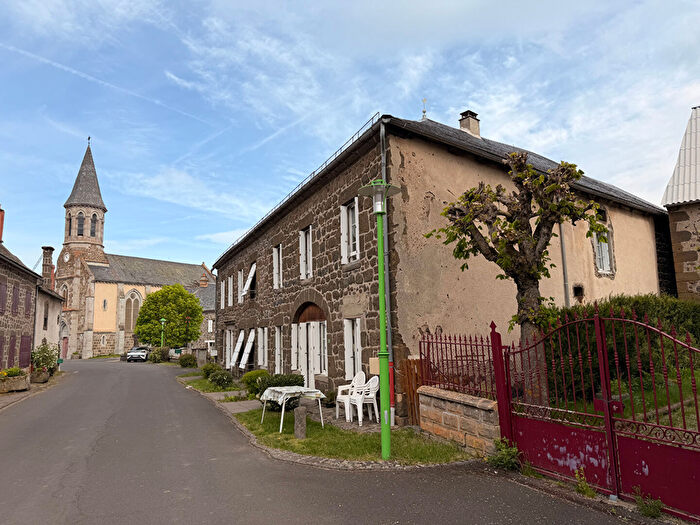 Ségur-les-Villas : Maison 11 pièces à vendre