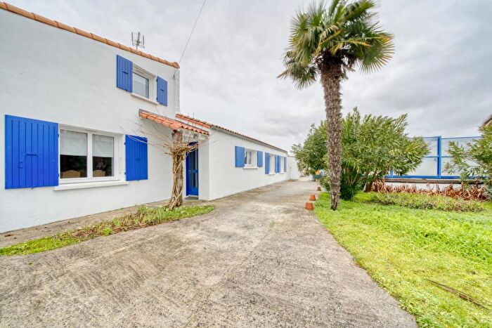 Maison à vendre - Saint-Just-Luzac - 5 pièces - 4 chambres