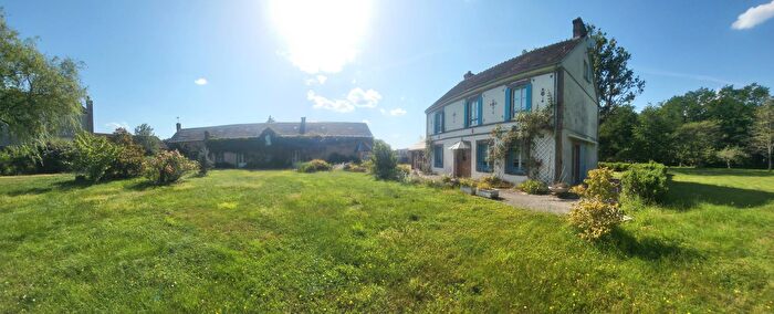 Maison 13 pièces à Belhomert-Guéhouville, à vendre